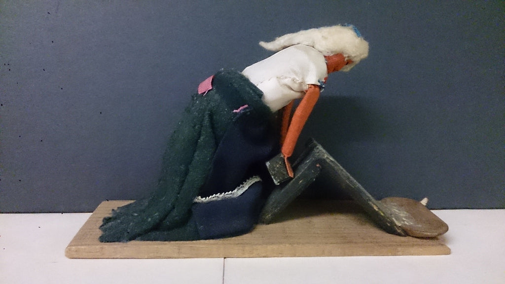 Doll Primitive Hand-Made, Pull Action Of Woman Using Clothes Scrubber ...