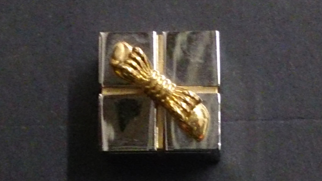 Quartz Desk Top Clock Designed as a Miniature Gift Box. – Roadshow ...